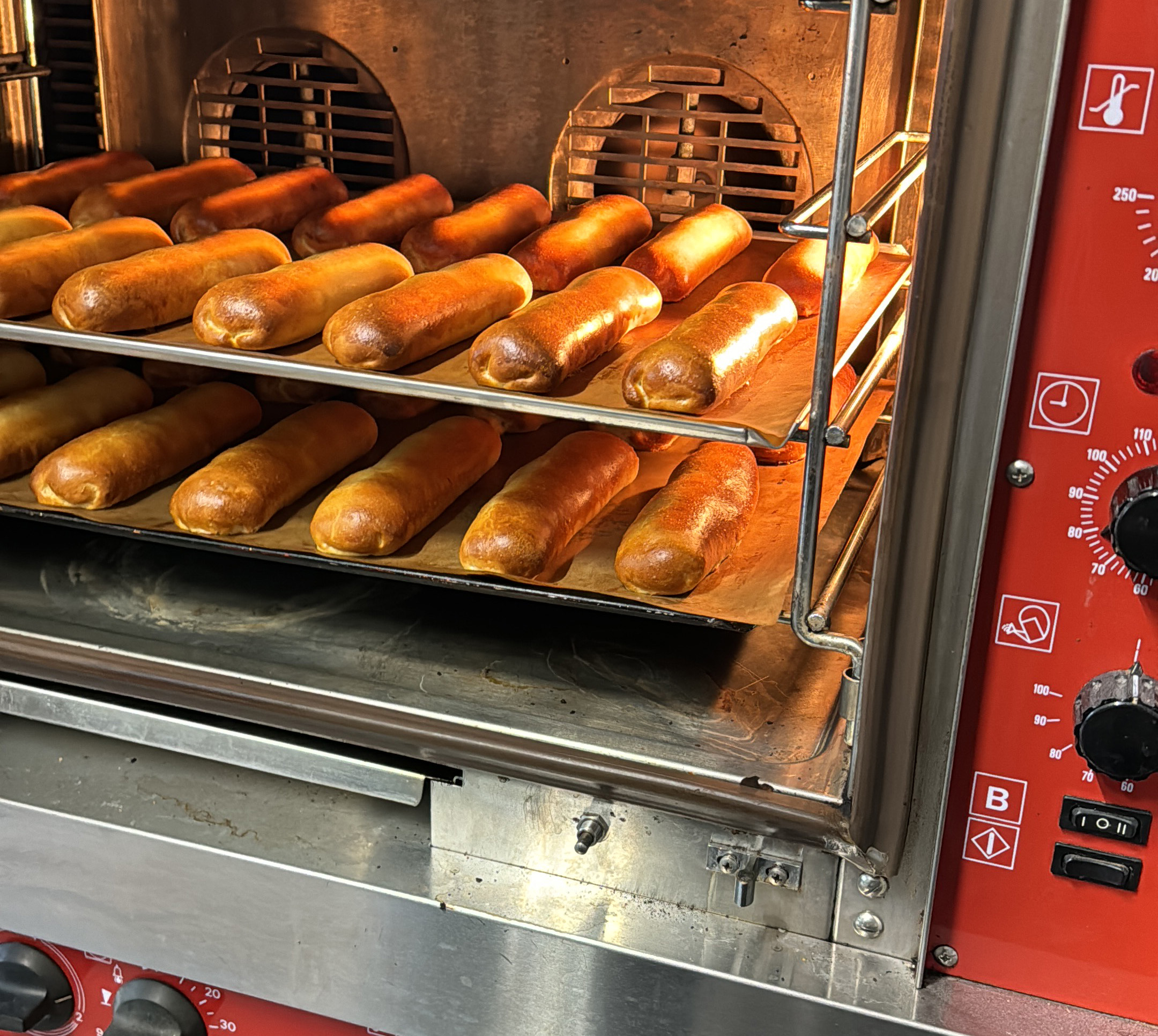 Warme worstenbroodjes – Heerlijk Maashorst